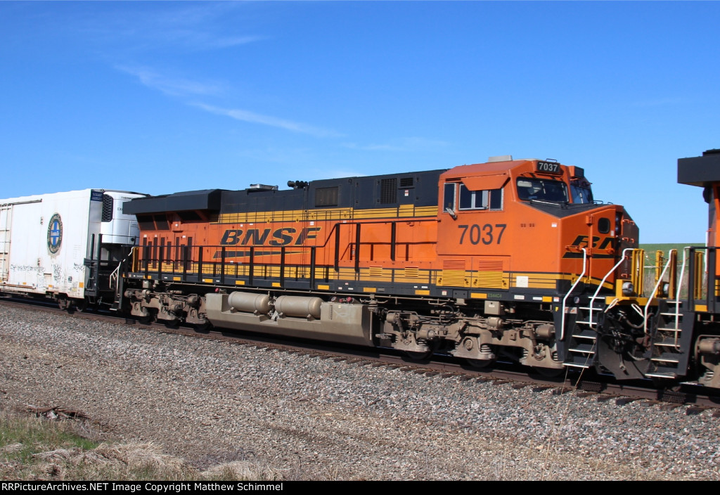 BNSF 7037